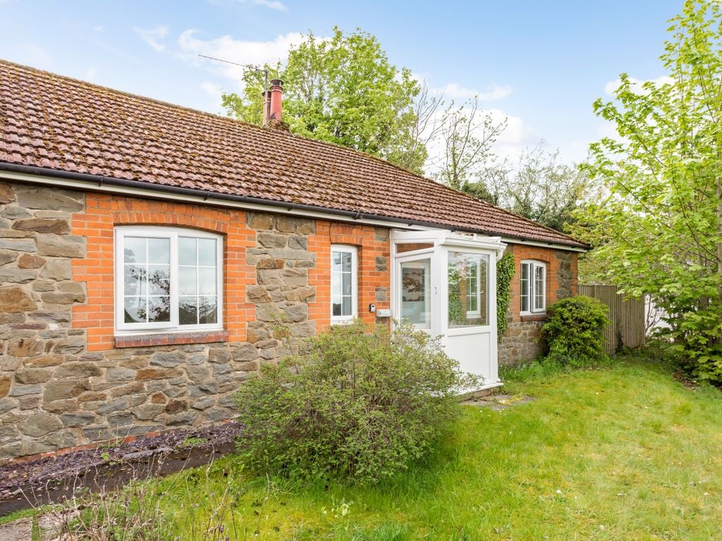 2 bed bungalow to rent in Salisbury Road, Marlborough SN8, £1,300 pcm - Zoopla