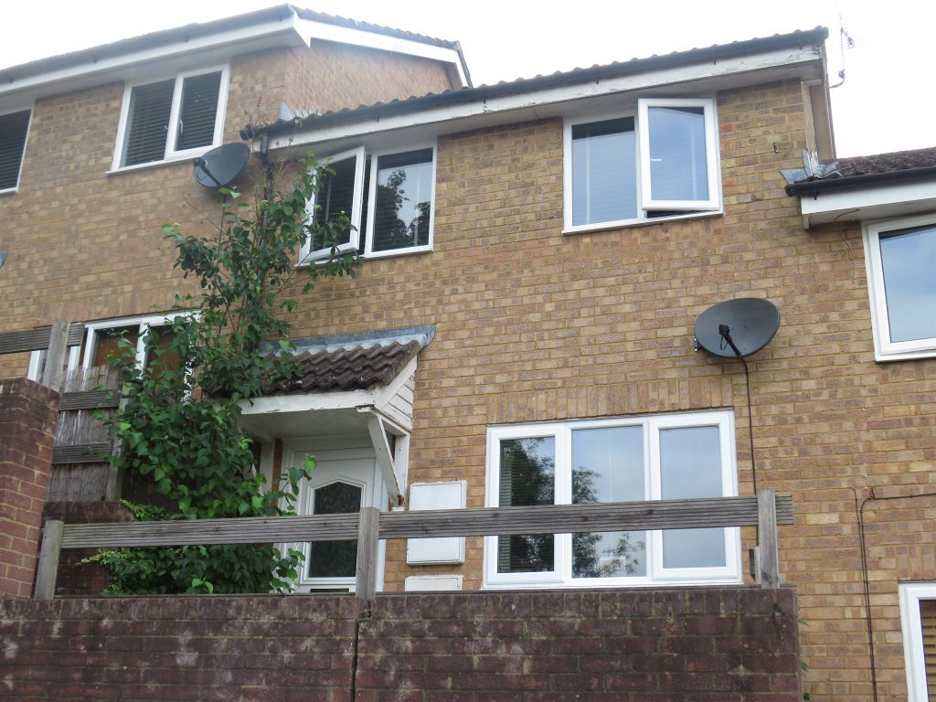 2 bed terraced house for sale in Sarum Close, Salisbury SP2 - Zoopla