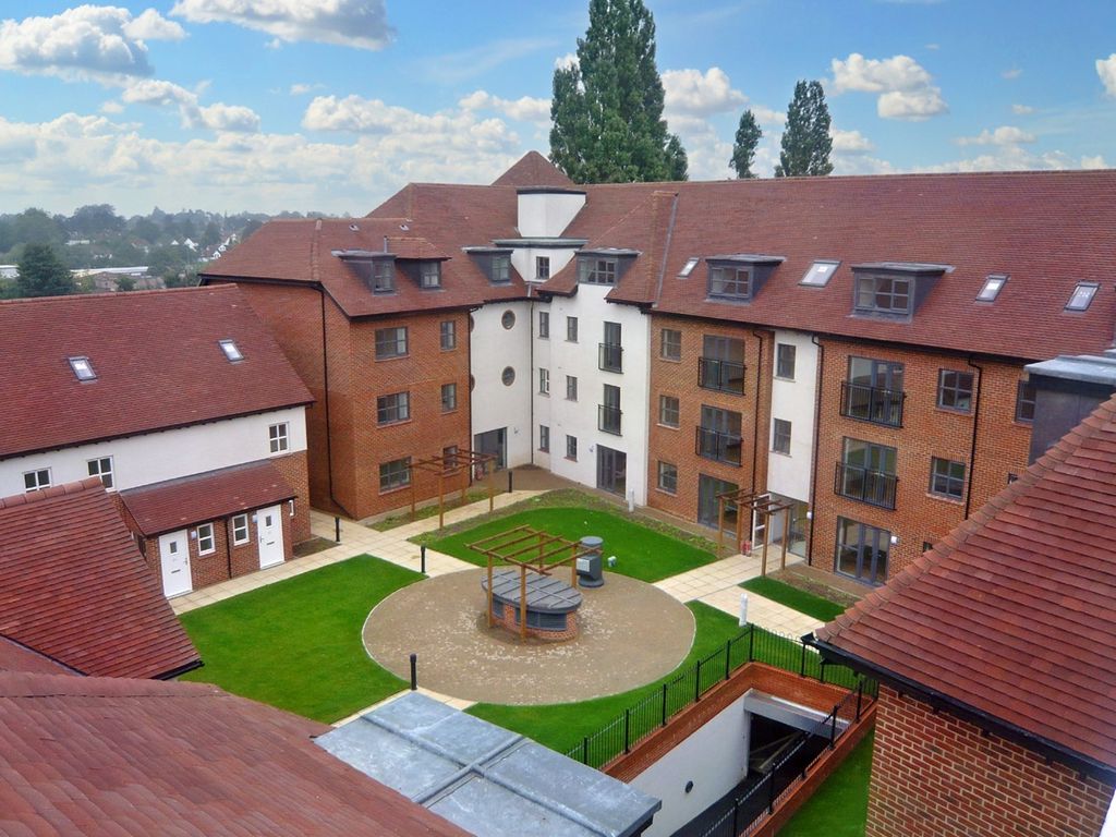 2 bed flat for sale in Dunkerley Court, Birds Hill, Letchworth Garden ...