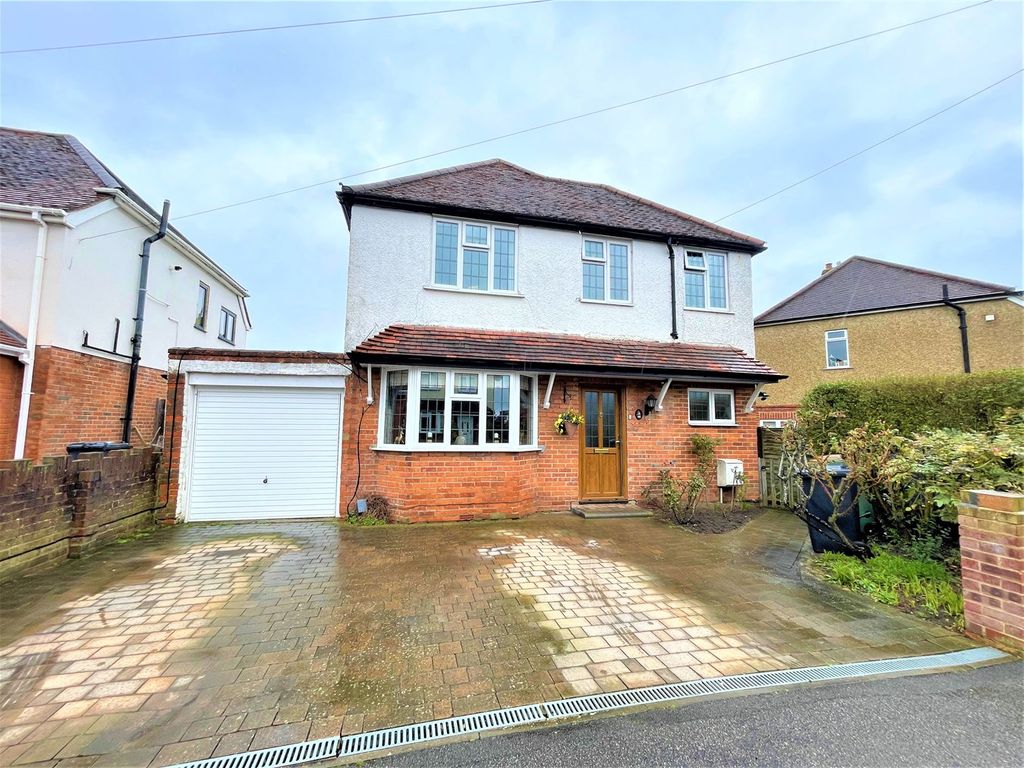 4 bed detached house for sale in Harts Gardens, Guildford GU2 - Zoopla