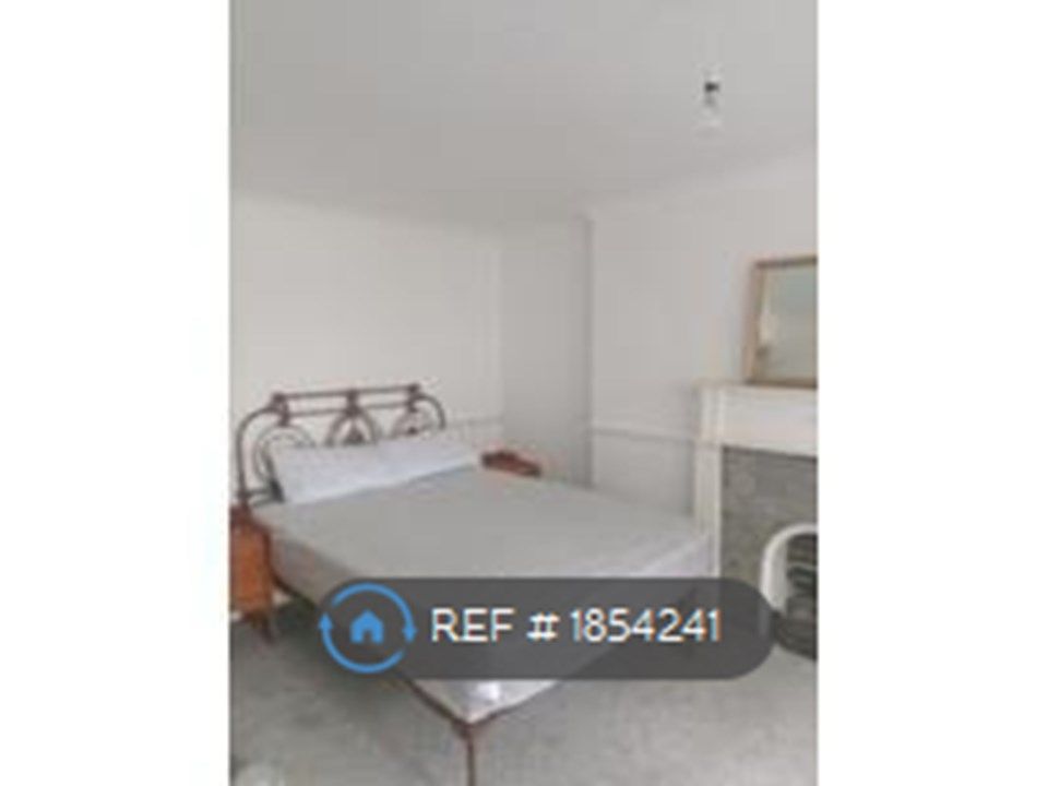 Room to rent in Bedford Row, Worthing BN11, £575 pcm - Zoopla