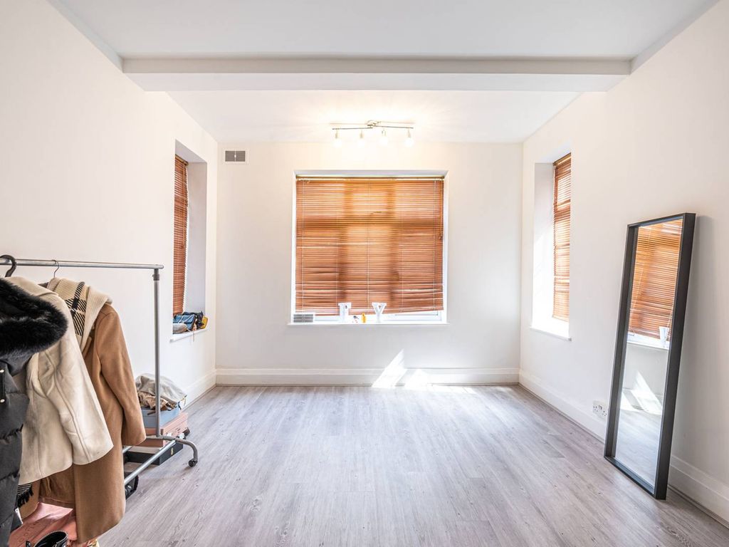 3 bed flat to rent in Beechcroft Court, Temple Fortune, London NW11, £ ...