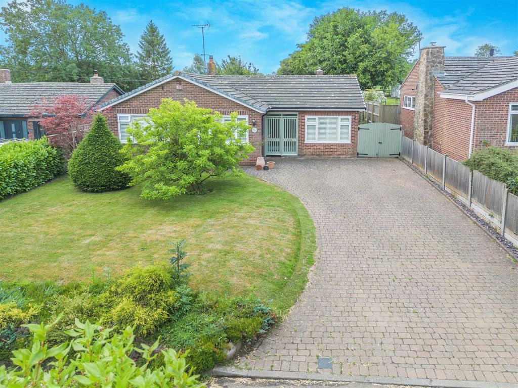 3 bed detached bungalow for sale in The Street, Frinsted, Sittingbourne ...