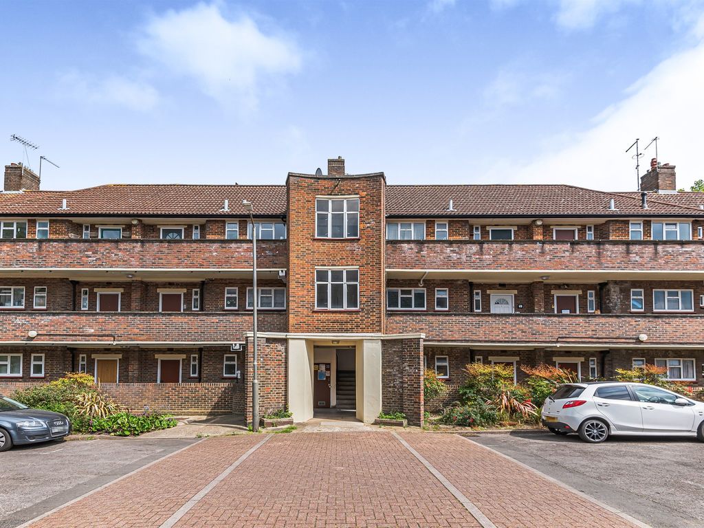 1 bed flat for sale in Toland Square, London SW15 - Zoopla
