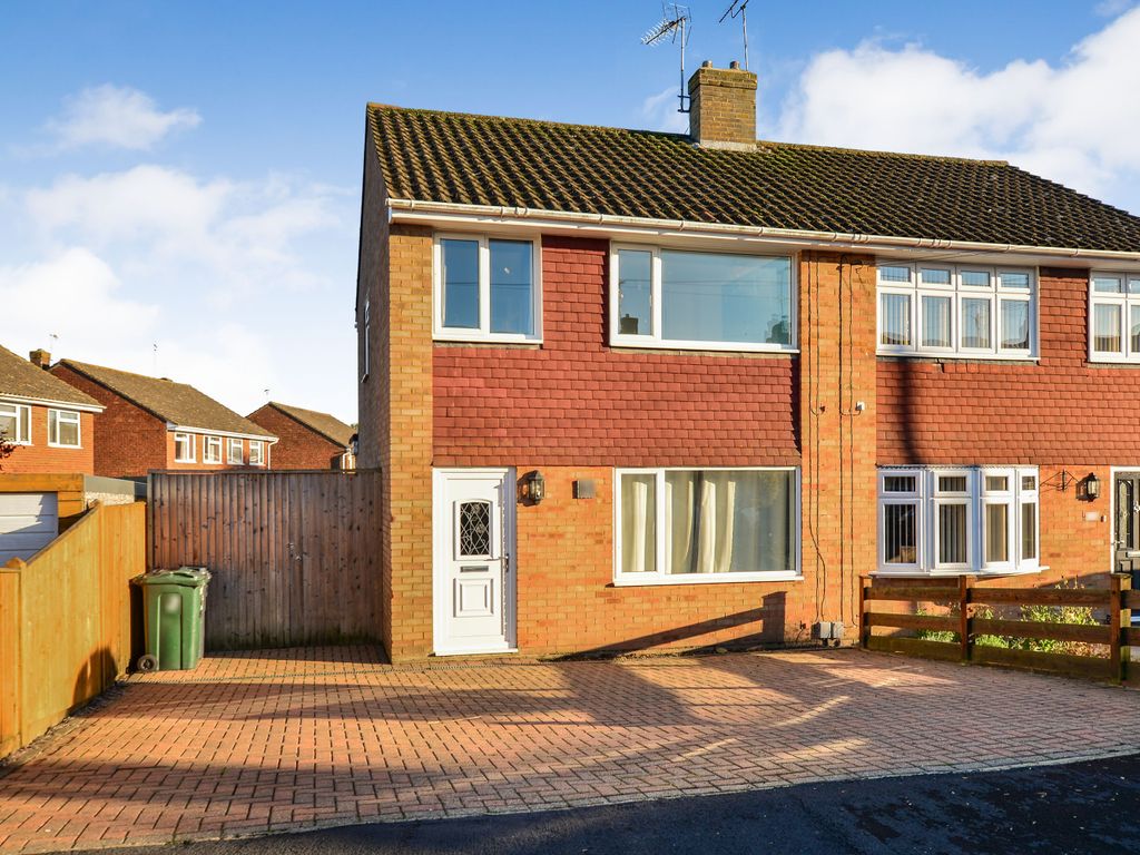 3 Bed Semi Detached House For Sale In Marlborough Way Kennington