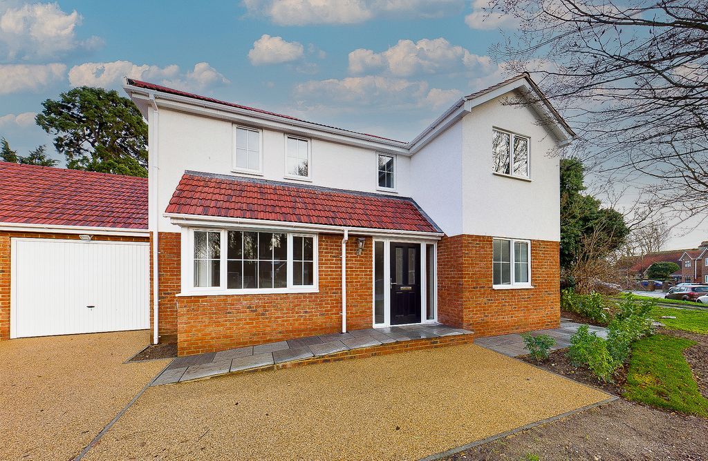 4 bed detached house for sale in The Street, Stoke, Rochester ME3 - Zoopla