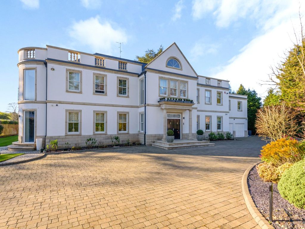 7 bed detached house for sale in Warren Drive, Kingswood, Tadworth ...