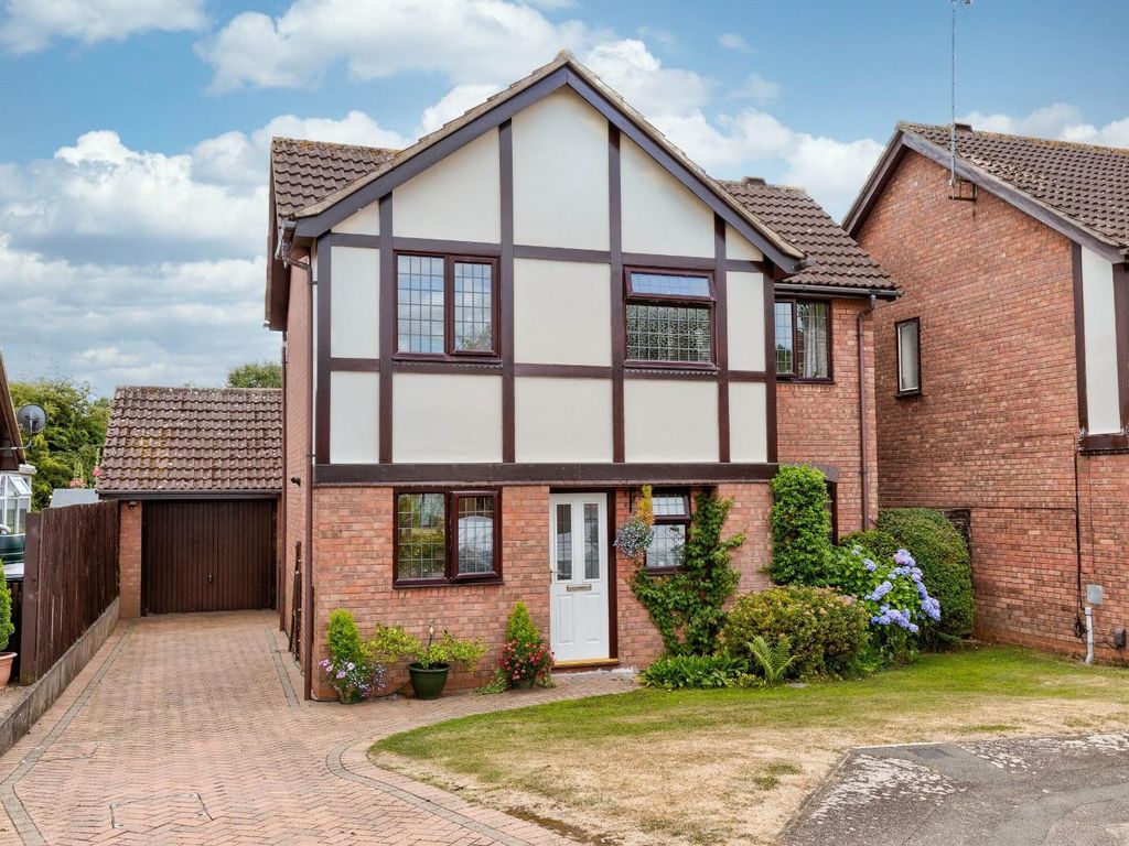 3 Bed Detached House For Sale In Stuart Close West Hunsbury