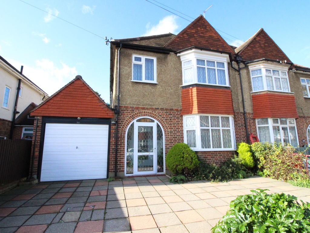 4 Bed Semi Detached House For Sale In Lynwood Drive Worcester Park Kt4