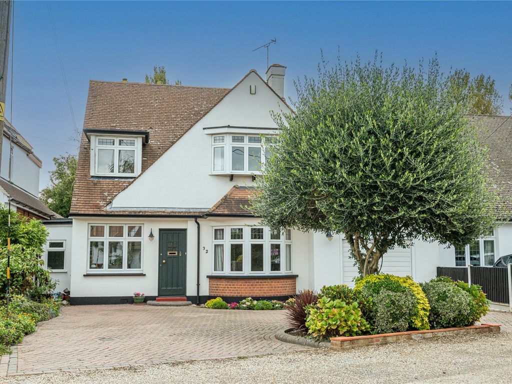 3 Bed Detached House For Sale In St Andrews Road Rochford Essex Ss4