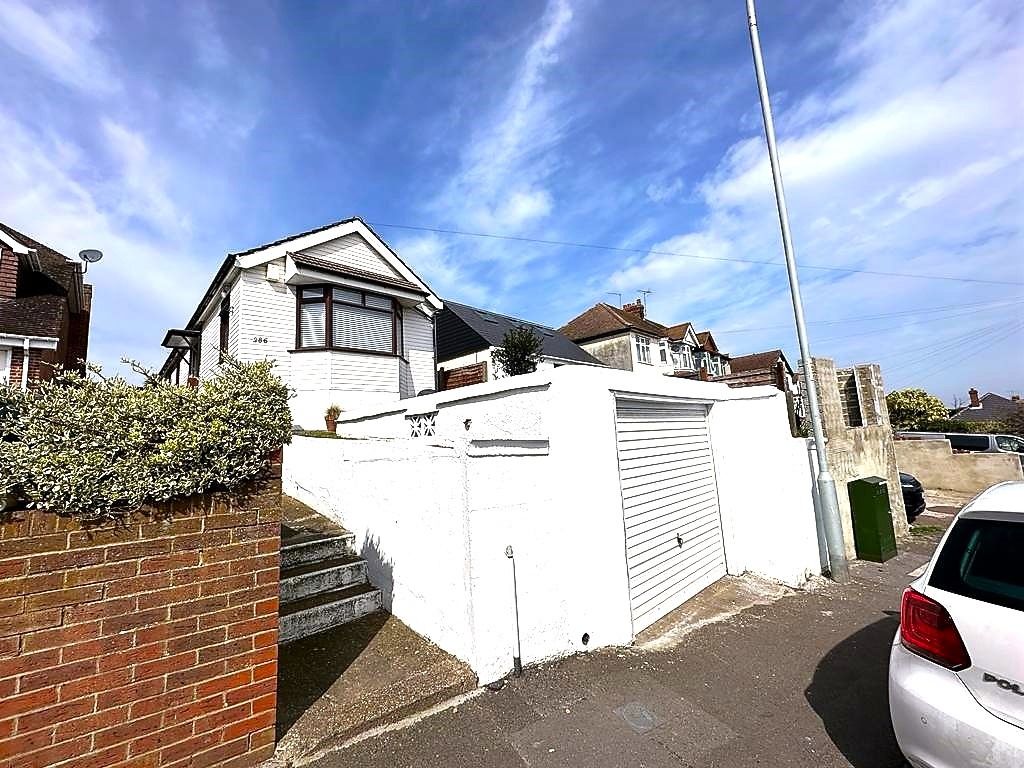 2 Bed Detached Bungalow For Sale In Maidstone Road Rainham Gillingham