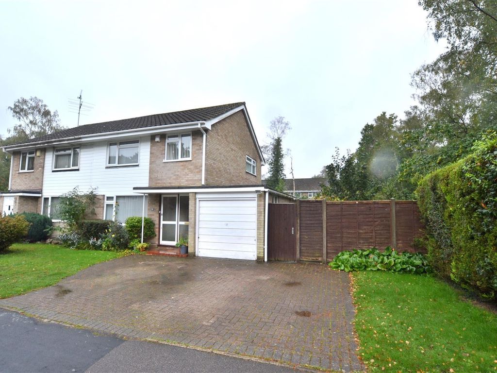 3 bed semi-detached house for sale in The Spinney, Fleet GU51, £500,000 ...