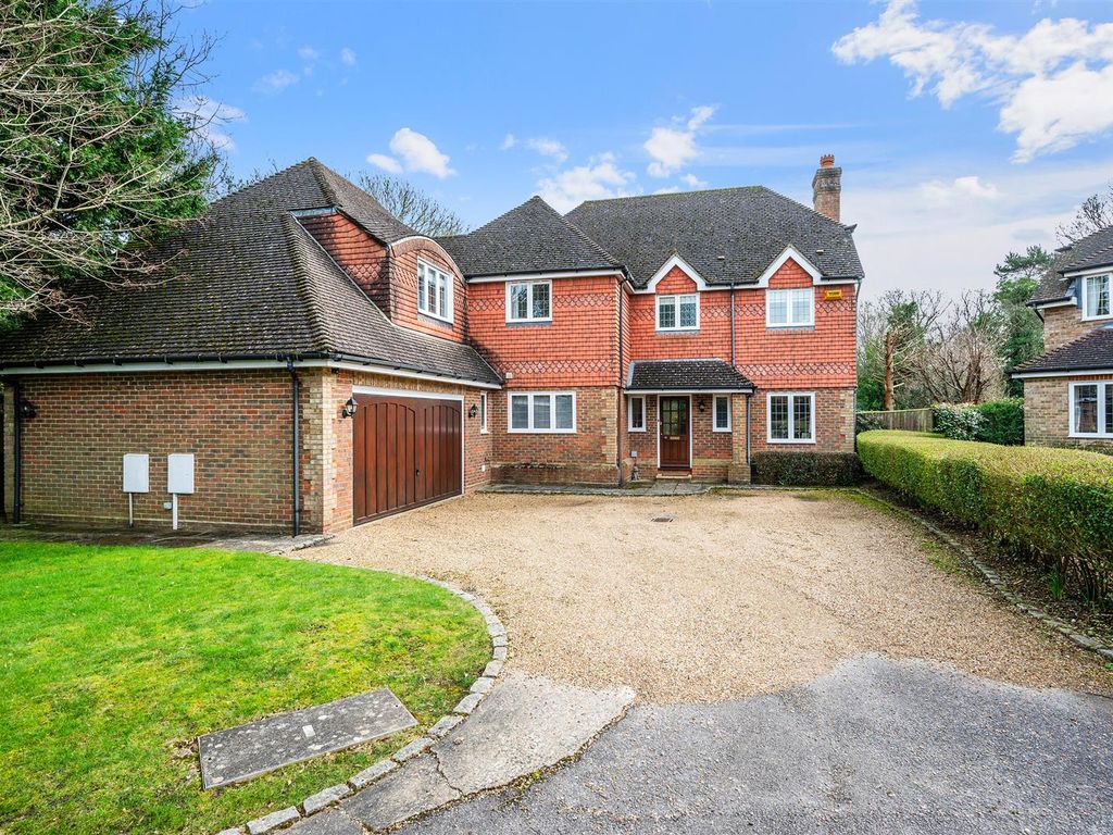 5 bed detached house for sale in Watts Close, Watts Lane, Tadworth KT20 ...