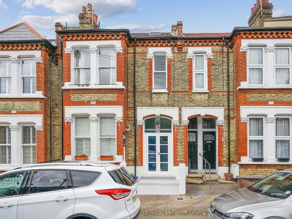 3 bed flat for sale in Kathleen Road, London SW11 - Zoopla