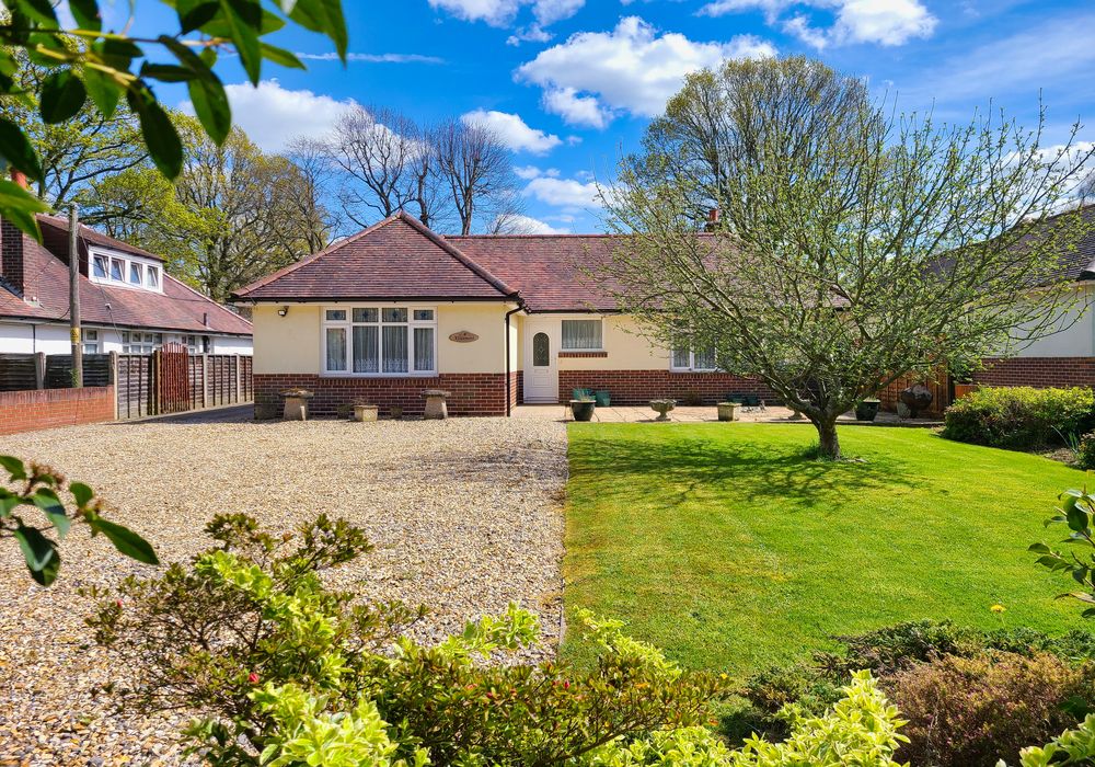 3 bed bungalow for sale in Cooks Lane, Southampton SO40 - Zoopla