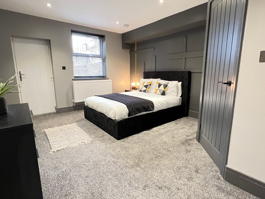 Room to rent in Room 1, Stratford Street, Leeds LS11 - Zoopla
