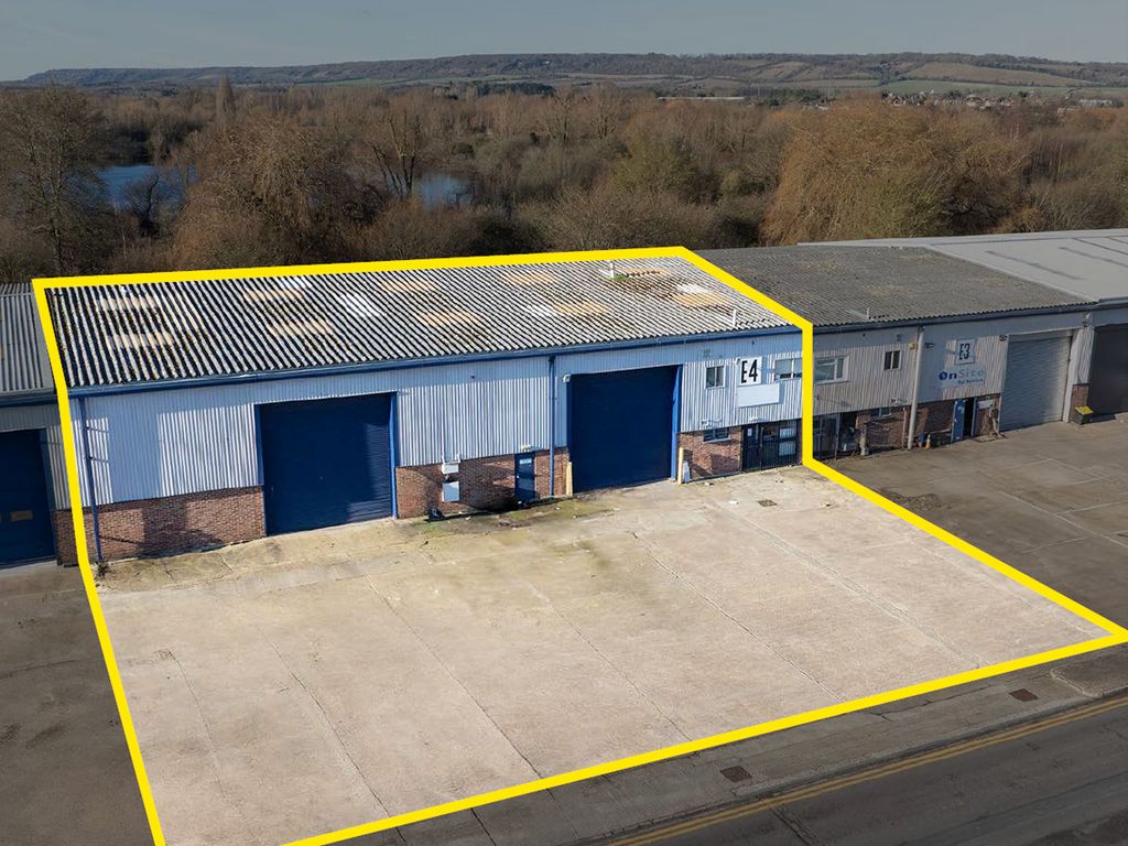 Industrial to let in Unit Larkfield Trading Estate, New Hythe Lane ...