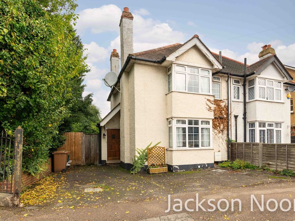 3 Bed Semi Detached House For Sale In Lindsay Road Worcester Park Kt4