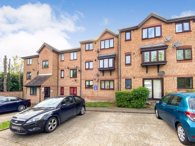 1 bed flat for sale in Linnet Way, Purfleet RM19 - Zoopla