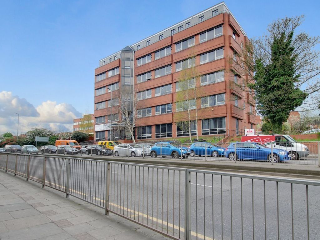 Studio to rent in Stuart Street, Luton LU1 - Zoopla