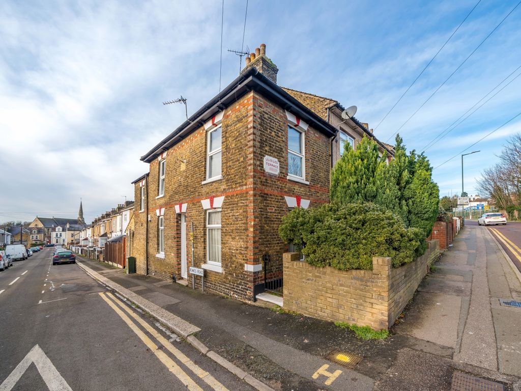 1 bed flat for sale in Station Road, Strood, Rochester ME2 - Zoopla
