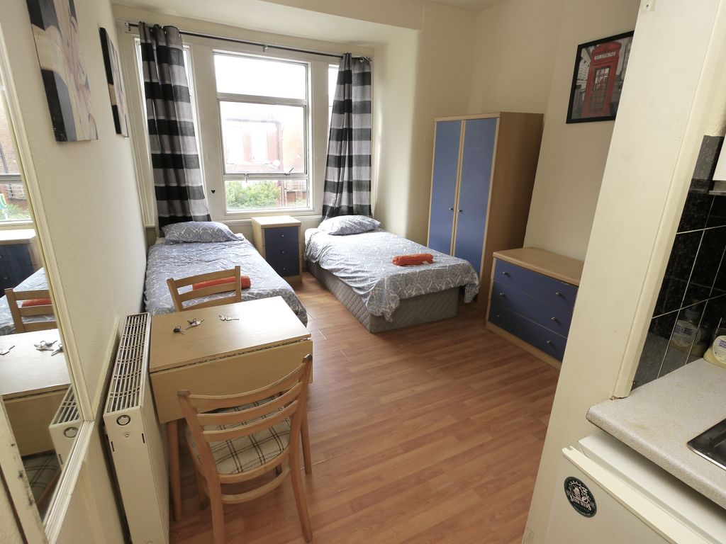 Room to rent in Cranhurst Road, London NW2 - Zoopla
