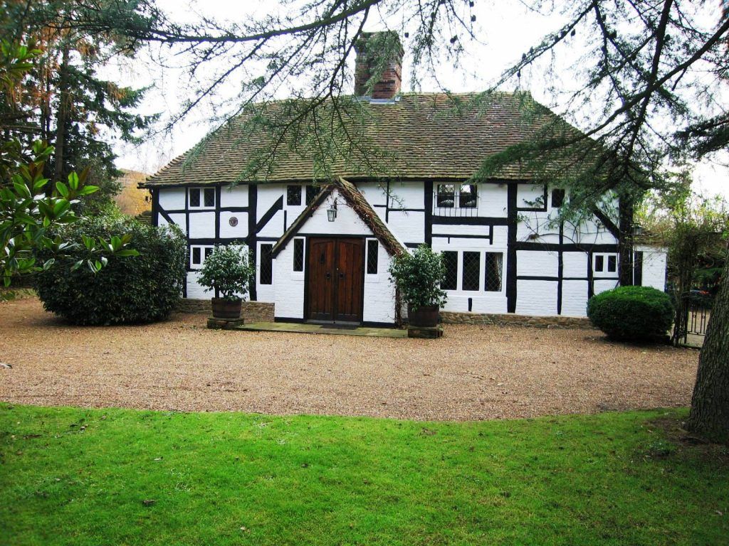 4 bed detached house to rent in Smithbrook, Cranleigh GU6 - Zoopla