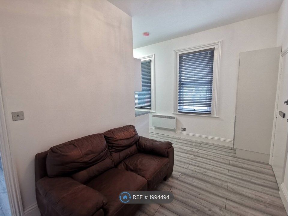 1 bed flat to rent in School Road, Reading RG31, £899 pcm - Zoopla