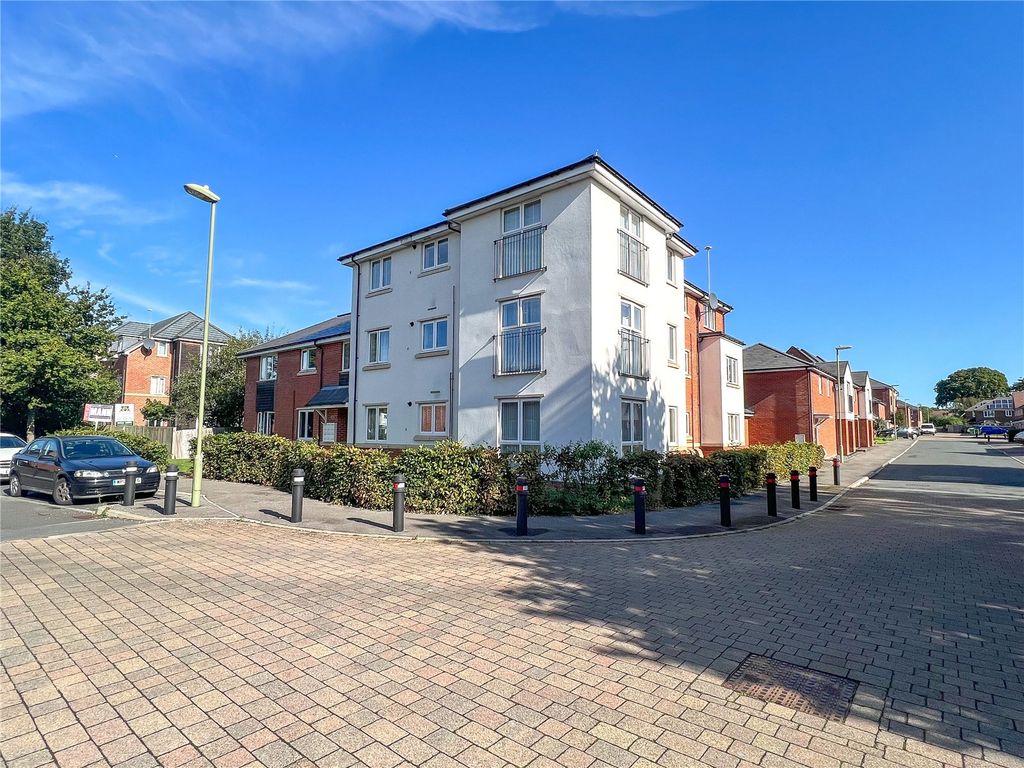 2 Bed Flat For Sale In Firecracker Drive Locks Heath Southampton