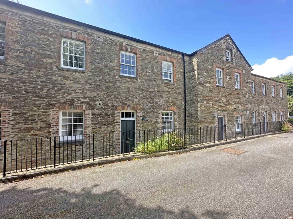 3 Bed Terraced House For Sale In Yew Tree Court Truro Cornwall Tr1 £