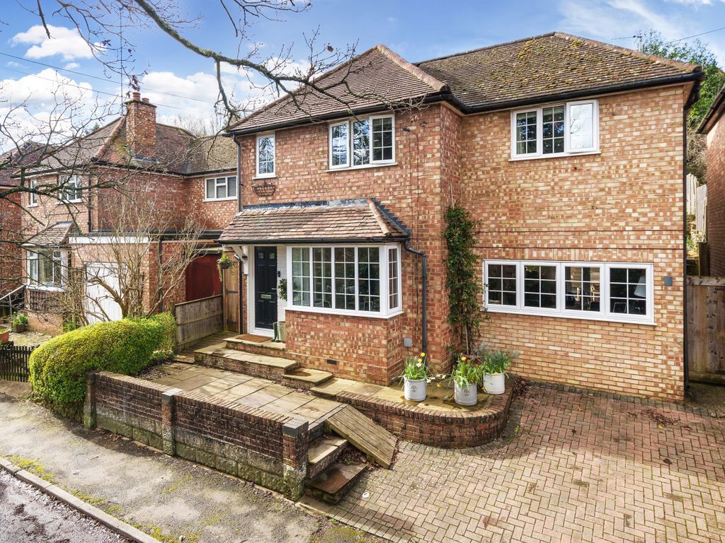 4 bed detached house for sale in Cliffe Road, Godalming, Surrey GU7, £ ...