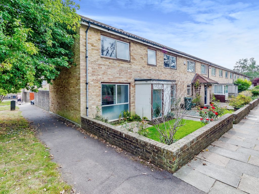 4 bed end terrace house for sale in Lamberhurst Walk, Crawley RH10, £ ...