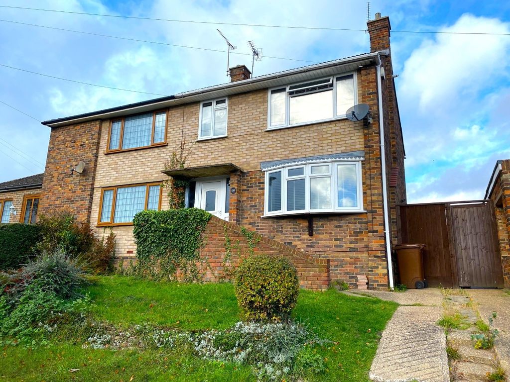 3 Bed Semi Detached House For Sale In Lonsdale Drive Rainham