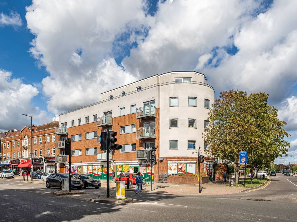 2 bed flat to rent in Albany Court, Kenton, Harrow HA3, £1,750 pcm - Zoopla
