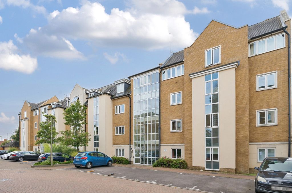 2 bed flat for sale in Reliance Way, Oxford OX4, £325,000 - Zoopla
