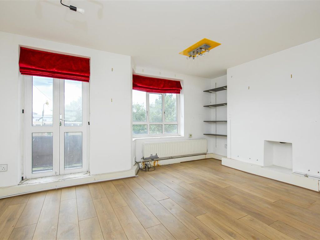 2 bed flat for sale in Andrew House, Toland Square, Putney SW15 - Zoopla