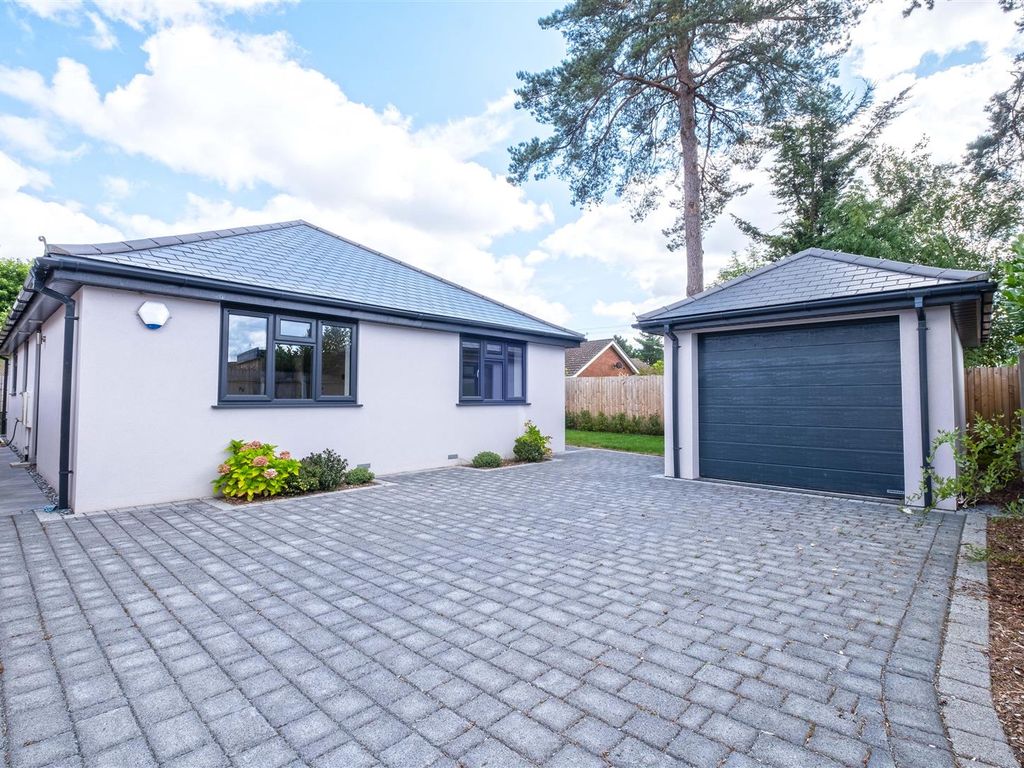 New home, 3 bed bungalow for sale in Woodlinken Drive, Verwood BH31, £ ...