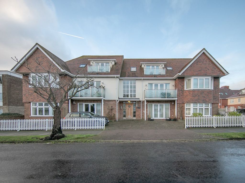 2 bed flat for sale in Queens Road, Frinton-On-Sea CO13 - Zoopla
