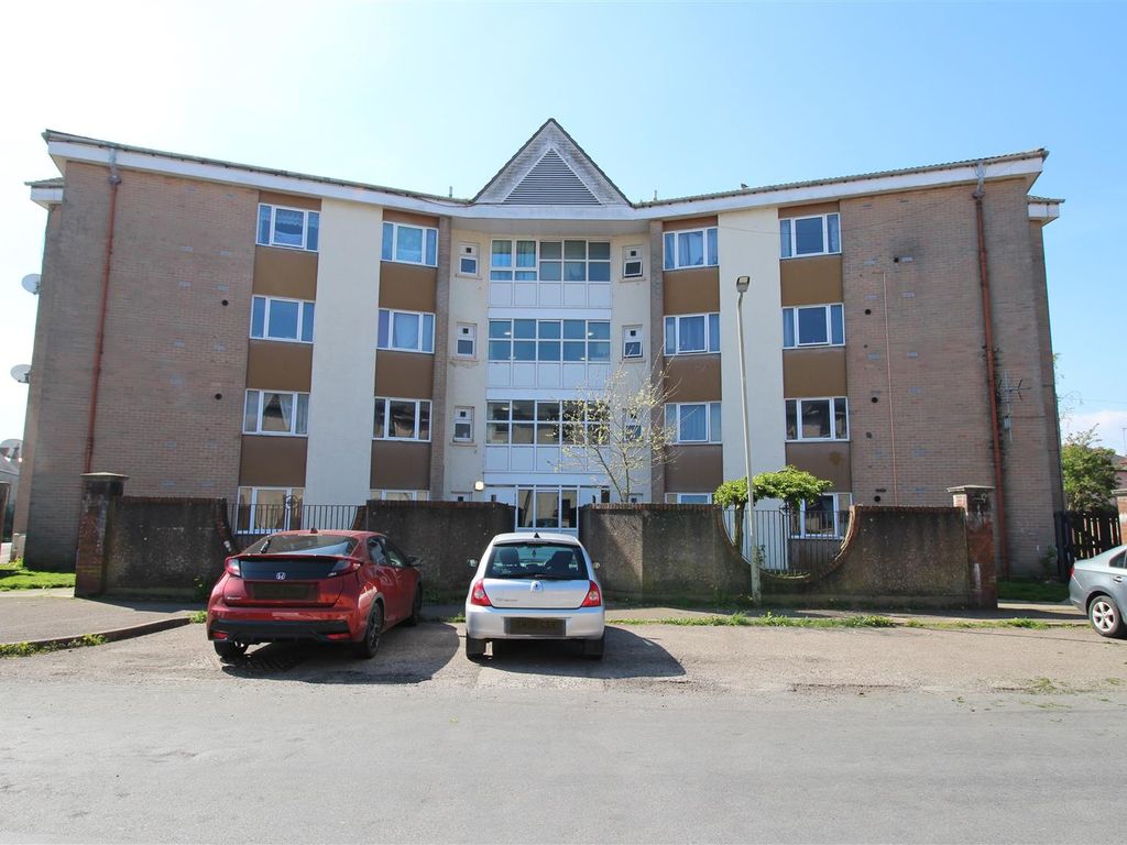 2 bed flat for sale in Dunabban Road, Inverness IV3, £90,000 - Zoopla