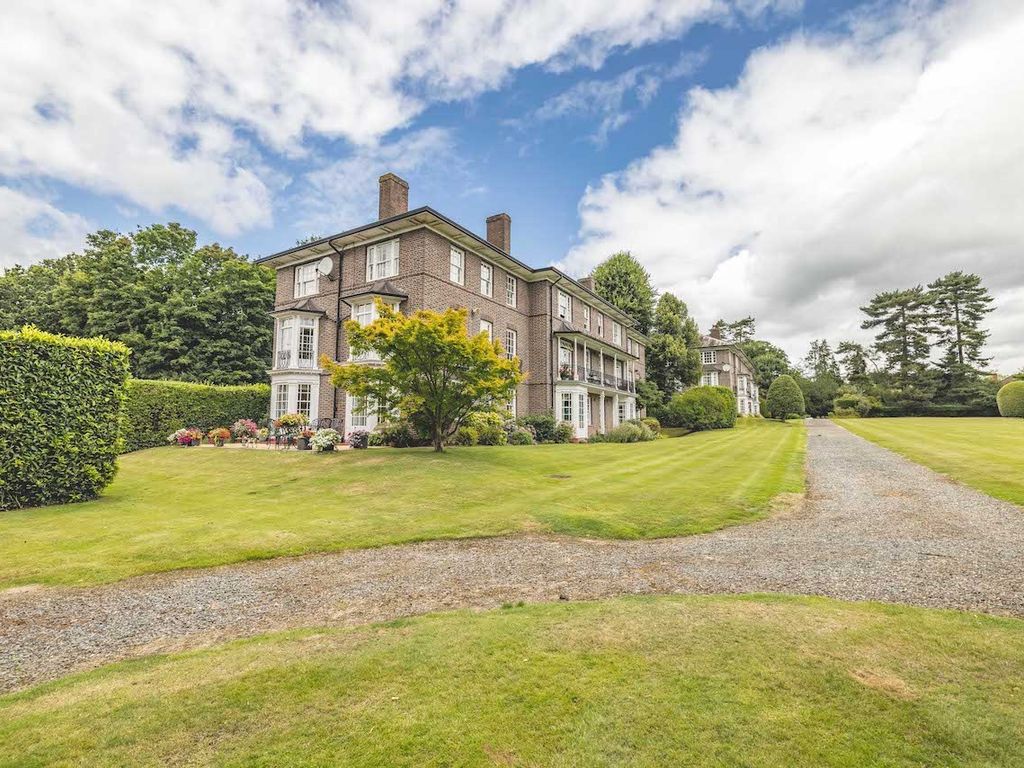 3 bed flat for sale in Park Lawn, Farnham Royal, Slough SL2, £370,000 ...