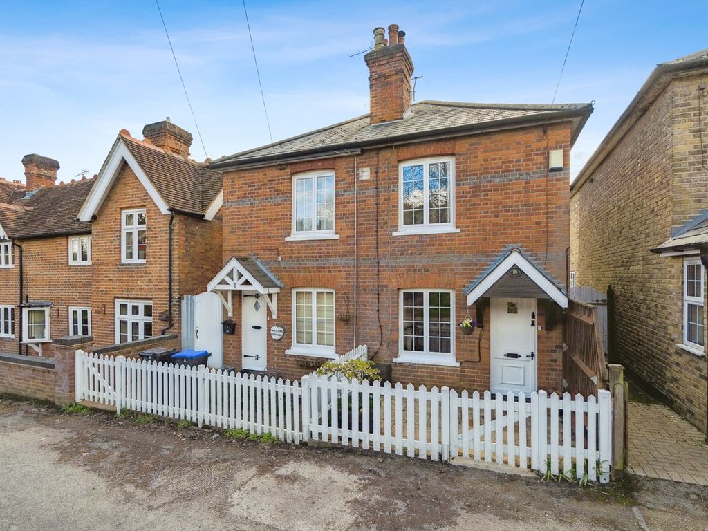 2 bed cottage for sale in Spring Lane, Farnham Royal SL2 - Zoopla
