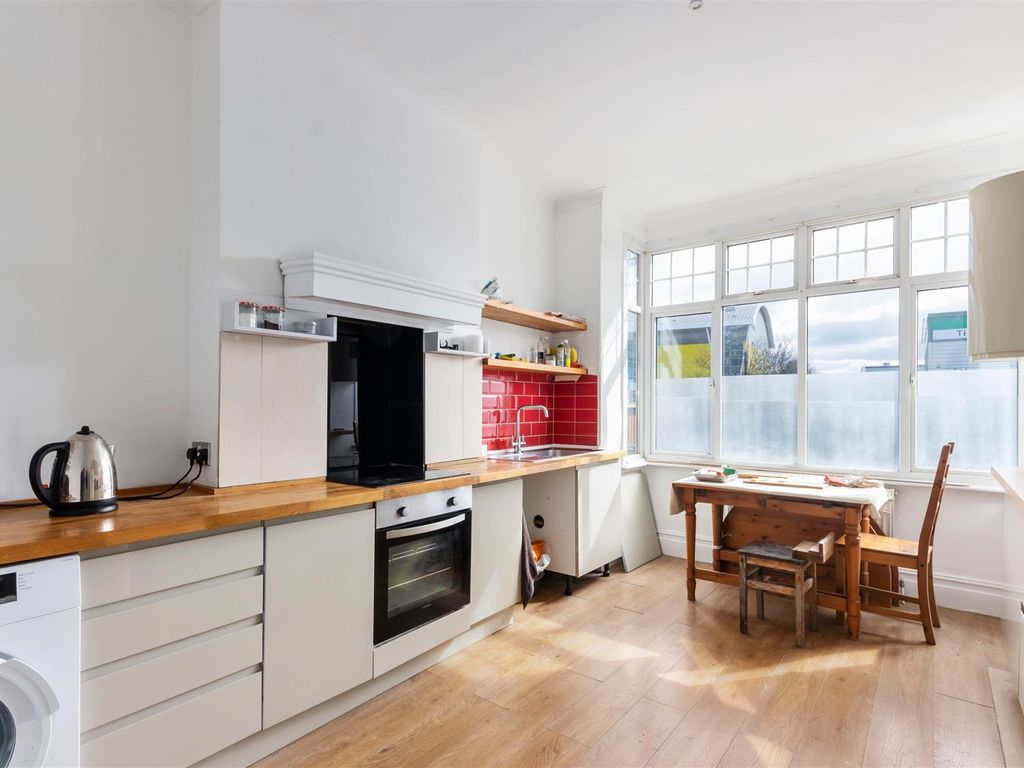 2 bed flat for sale in Gilbert Close, Morden Road, London SW19, £ ...