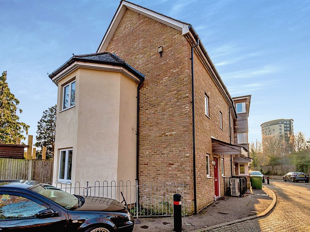 4 bed end terrace house for sale in Eric Meadus Close, Southampton SO18 ...