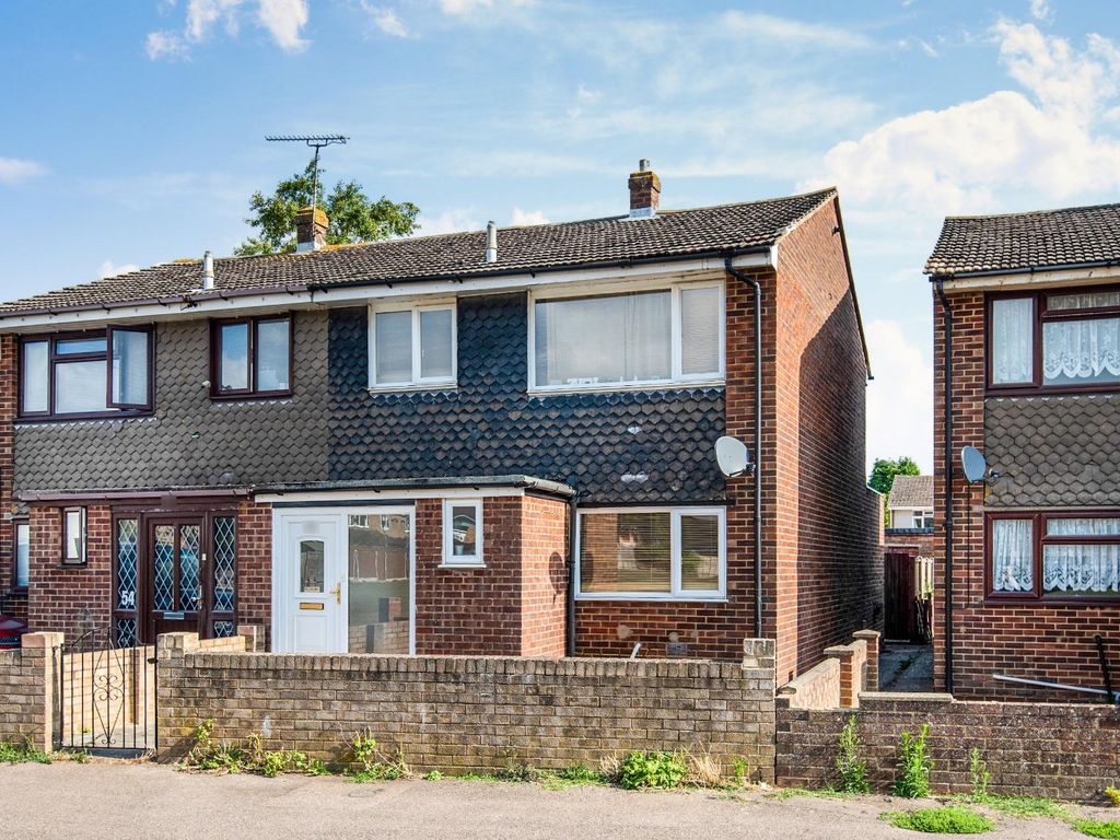 3 Bed Semi Detached House For Sale In Meadside Walk Chatham Kent Me5
