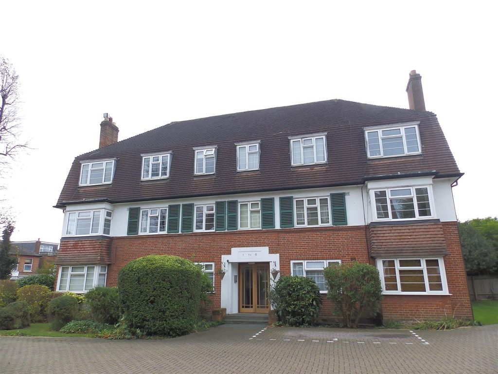 3 bed flat to rent in Hook Road, Surbiton KT6 - Zoopla