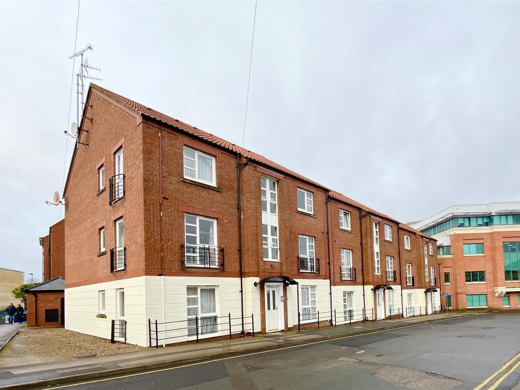 2 bed flat for sale in George Street, York YO1, £148,000 - Zoopla