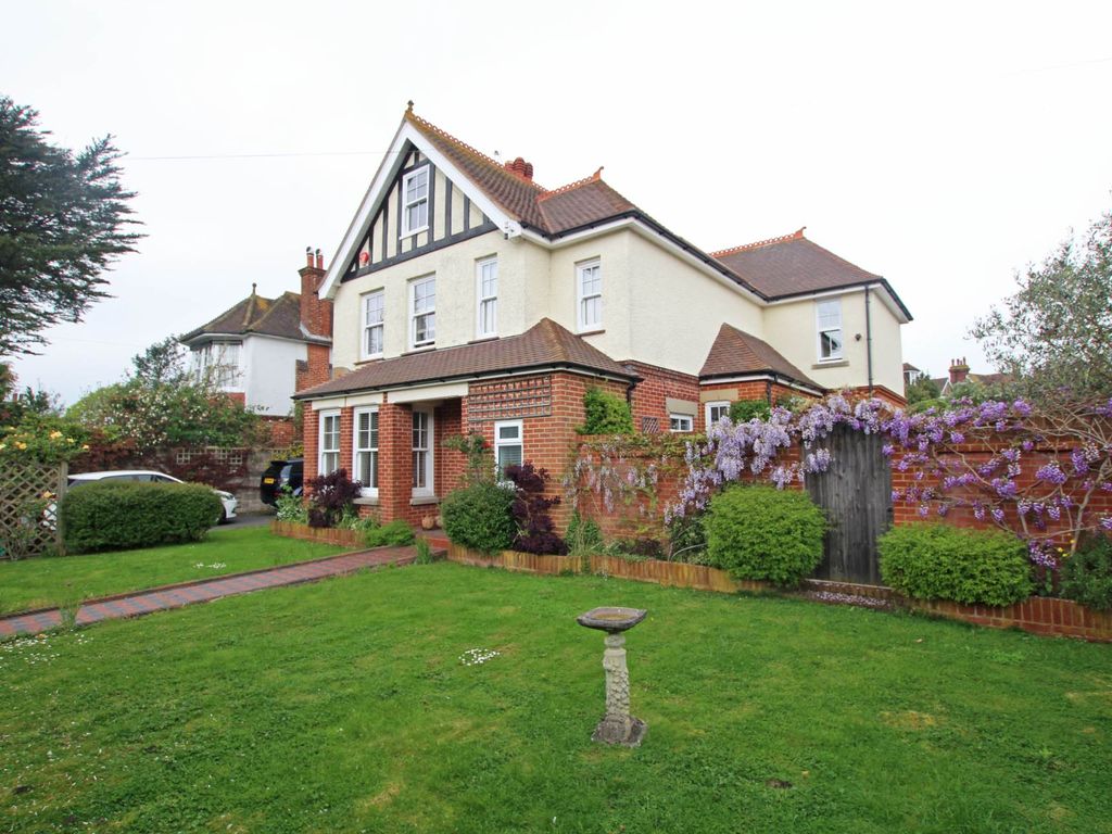 4 Bed Detached House For Sale In Rosebery Avenue Hampden Park Bn22 £