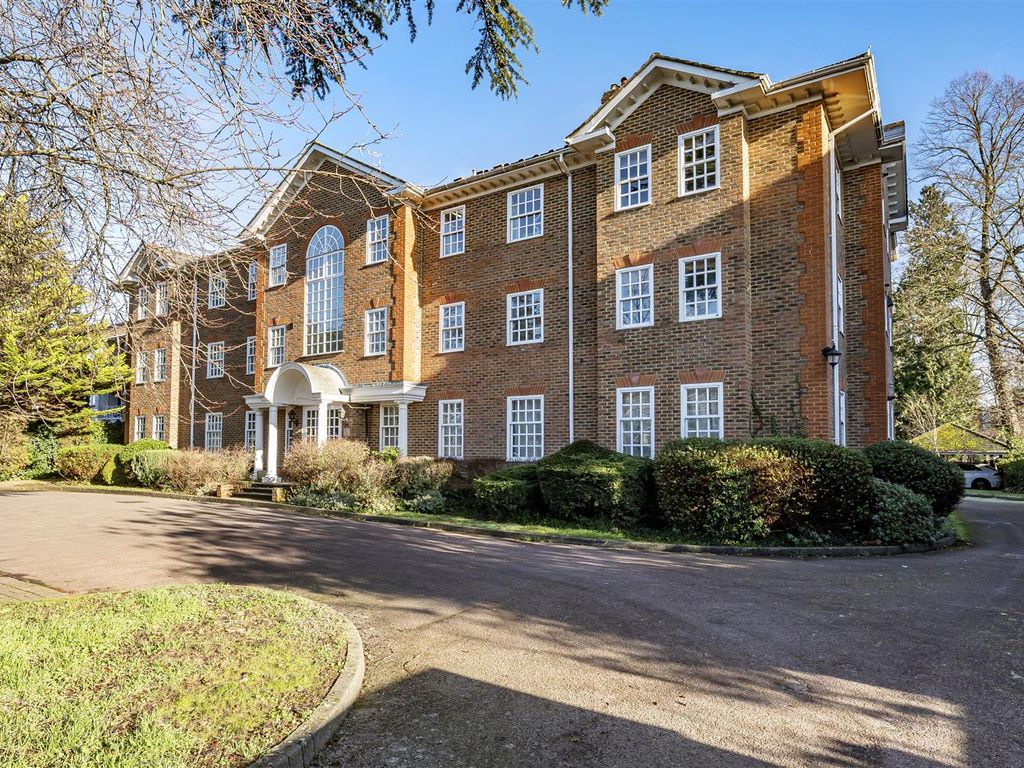 1 bed flat to rent in Ray Park Avenue, Maidenhead SL6, £1,300 pcm - Zoopla