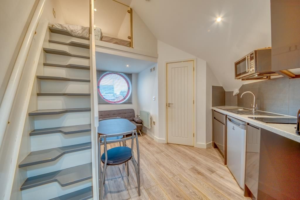 Studio to rent in Southern Court, South Street RG1, £725 pcm - Zoopla