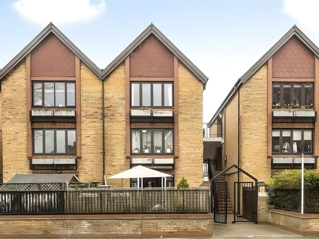 2 bed flat to rent in Nairn Court, 7 Trinity Road, Wimbledon SW19, £ ...